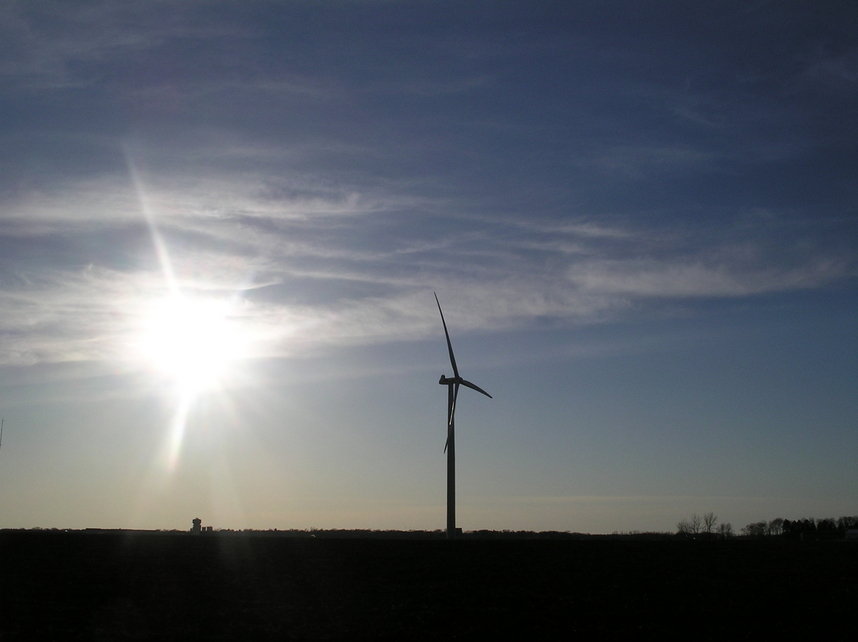 Morris, MN : The wind turbine from the U of MN overlooks Morris photo ...