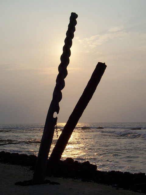 Kailua, HI : Tiki at sunset photo, picture, image (Hawaii) at city-data.com