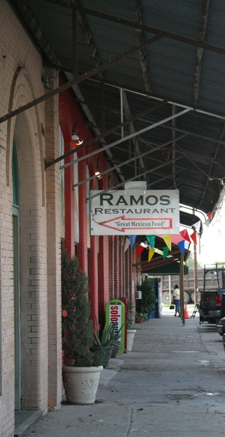 Manor, TX : Picture of Ramos Restaurant Sign where I ate lunch...yummy ...