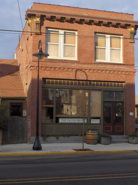 Carlton, OR : The Tasting Room photo, picture, image (Oregon) at city ...