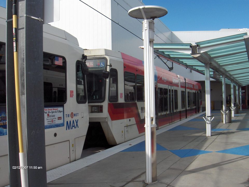 Portland, OR : TriMet Light Rail Train at Portland International ...