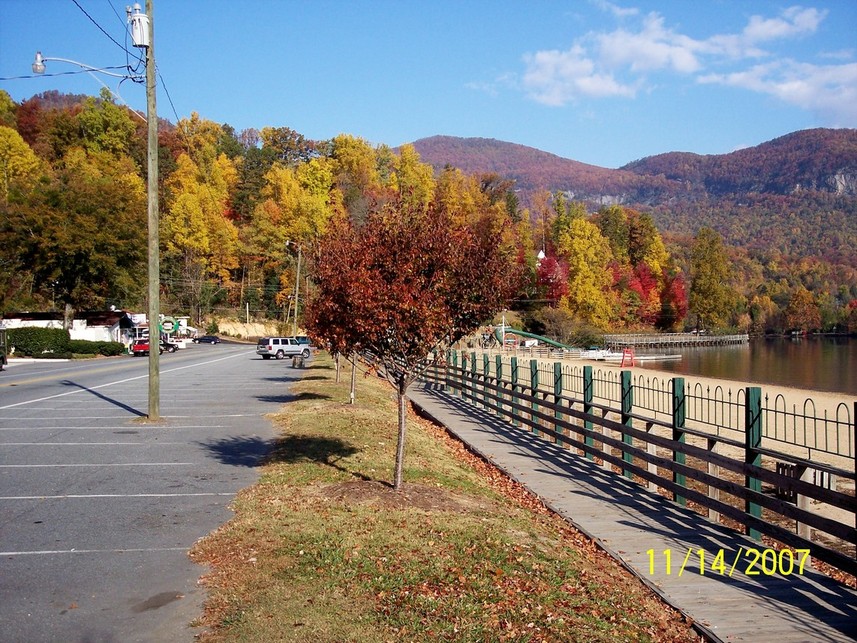 Lake Lure, NC : fall folliage at the boardwalk at Lake Lure photo ...