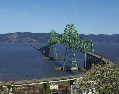Astoria, OR : Astoria-Megler Bridge Crosses The Columbia River Betweem ...