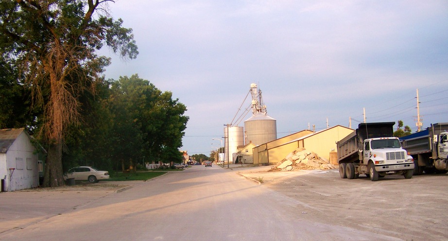 Forrest, IL : Looking east from the end of Krack St. photo, picture ...