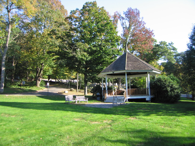 Chester Center, CT : Bandstand on the grounds of the Chester Meeting ...