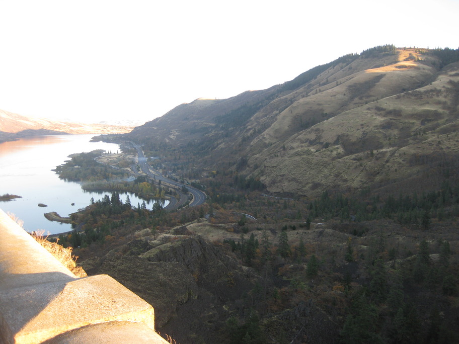 Rowena, OR : View of the Columbia River Gorge from Rowena Crest ...