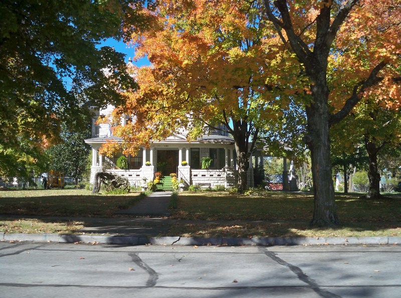 Carthage, MO : Beautiful fall colors and residence of Carthage photo ...
