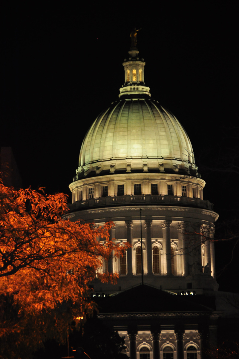 Madison, WI : The Madison Capitol on Halloween evening 2010, looking ...