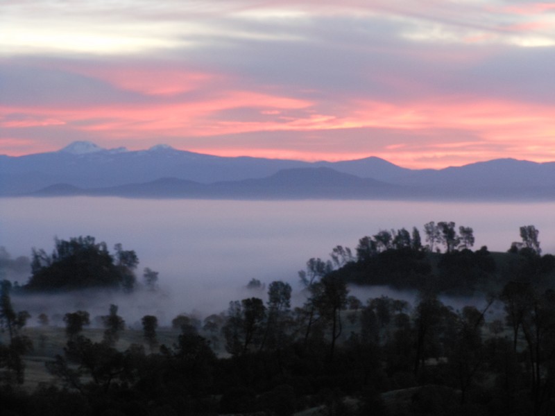 Cottonwood, CA : Lassen Peak and Fog over Sacramento River Valley ...