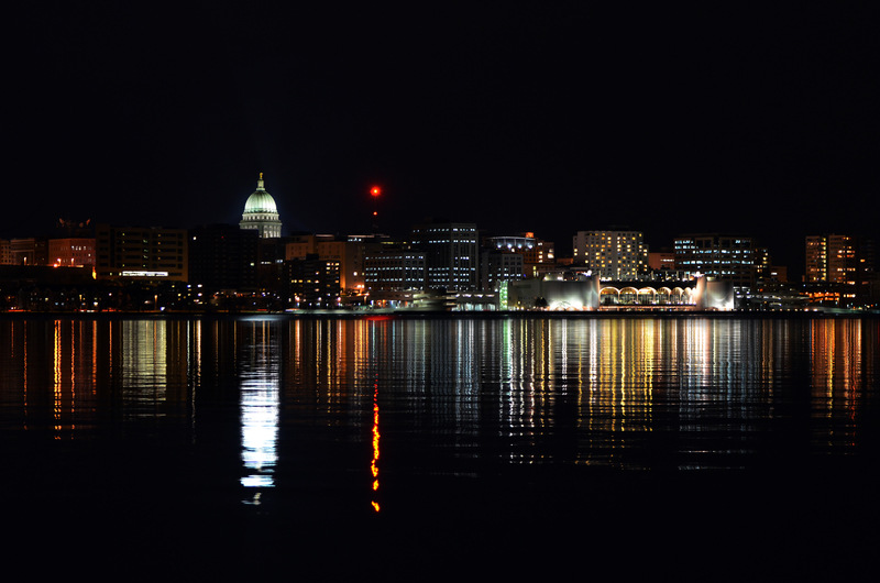 Madison, WI : Madison, Wisconsin viewed across Lake Monona at night ...