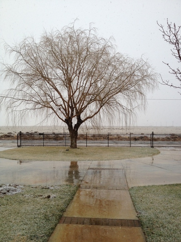 Lancaster, CA : Snowing right now 2/8/20013 at 3:07pm in Lancaster, CA ...