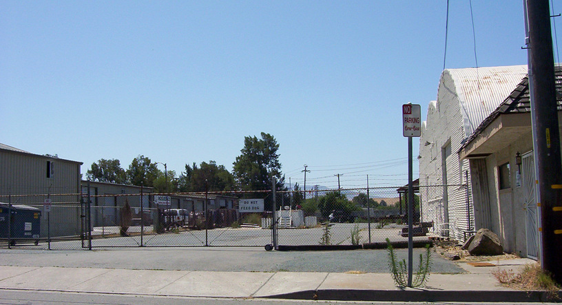 Clyde, CA : Clyde Medburn St. almost to Port Chicago Hwy. photo ...