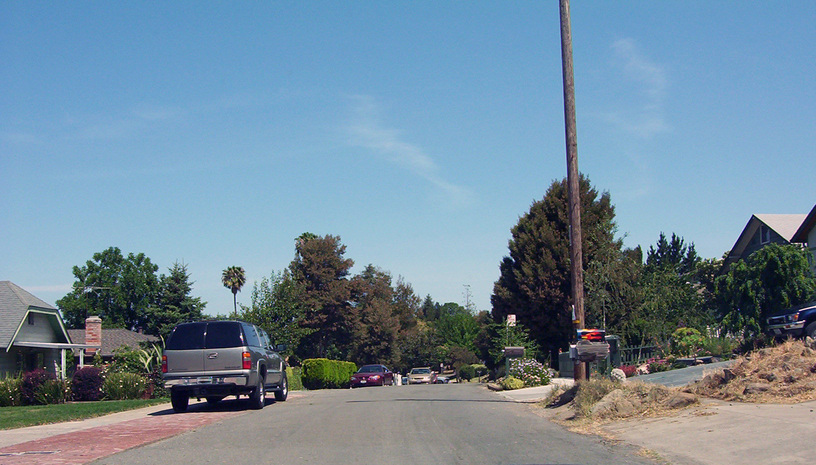 Clyde, CA : Clyde Wellington Ave. past Clyde Community Center photo ...