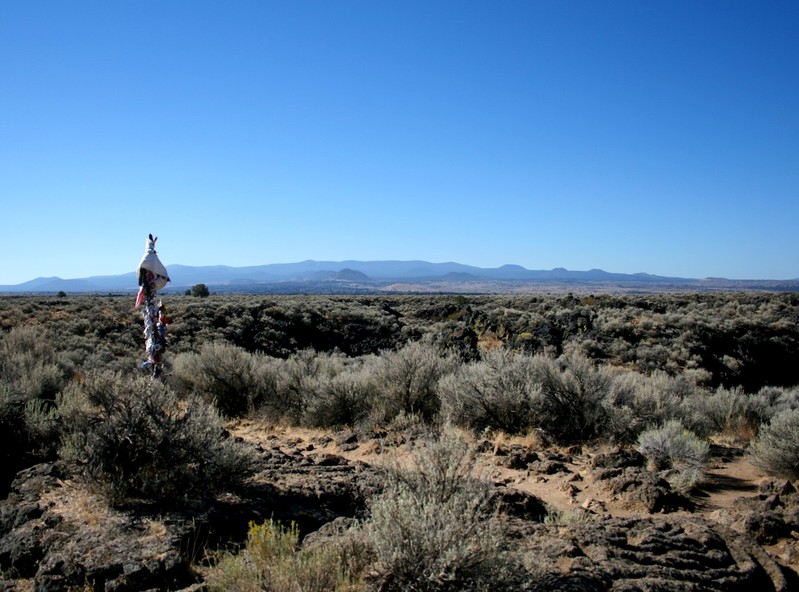 Tule Lake, CA : Modoc Medicine Flag overlooking Captain Jack's ...