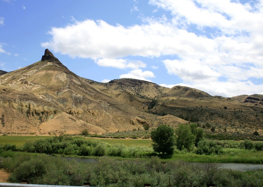 Dayville, OR : John Day Fossil Beds, Sheep Rock Unit, 7miles west of ...