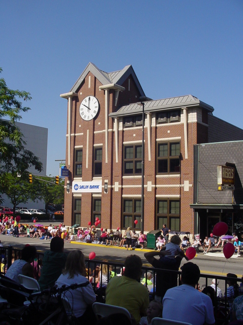 Fort Wayne, IN : SALIN BANK 10:00AM THREE RIVERS FESTIVAL PARADE 2011 ...