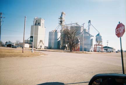Comfrey, MN : The Harvestland grain elevator on Main Street of Comfrey ...